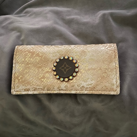 Bags | Keep It Gypsy Bifold Wallet | Poshmark